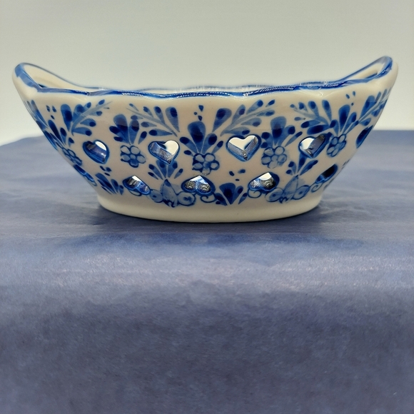 EH | Bath | Delft Heart Soap Dish Holland Hand Painted Blue White ...